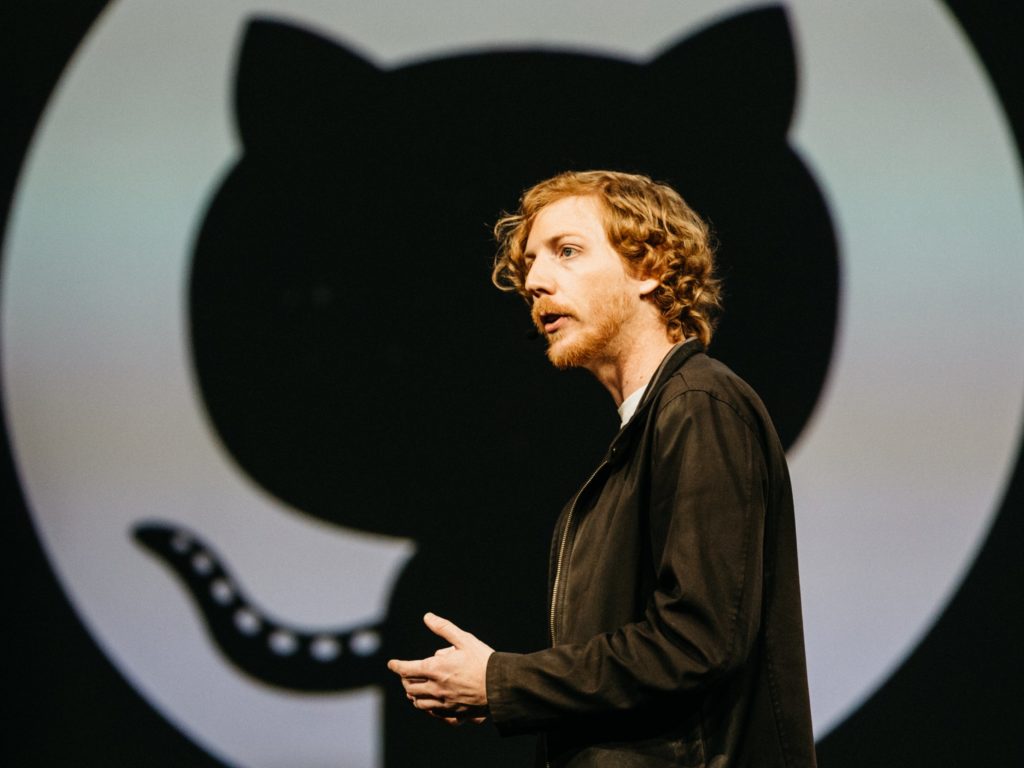 GitHub CEO, “미래의 소프트웨어 개발자는 사람이 아닌 컴퓨터가 될 것” - 로아AI